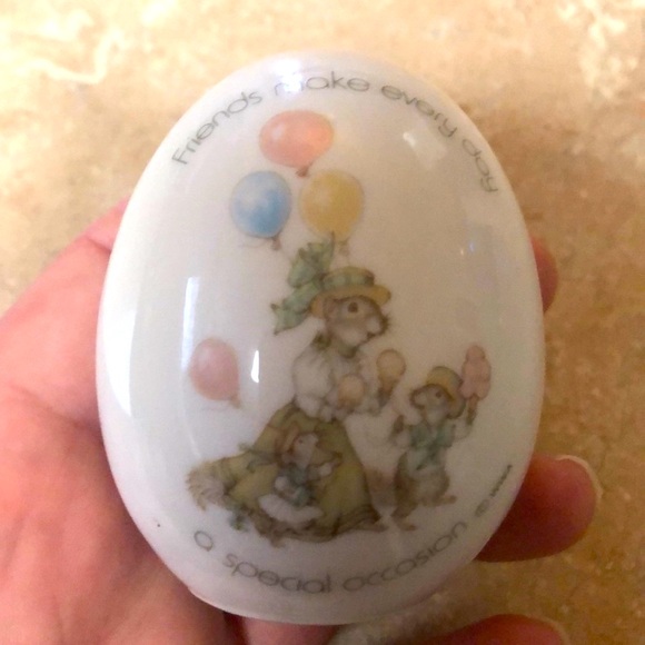 Accents | Vintage Tiny Talk Squirl Porcelain Egg Figurine Balloon Egg ...
